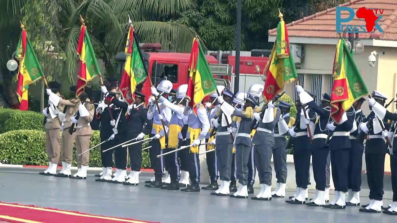 Sénégal : Fatou Fall, première femme nommée Général des Armées - Vidéo ...