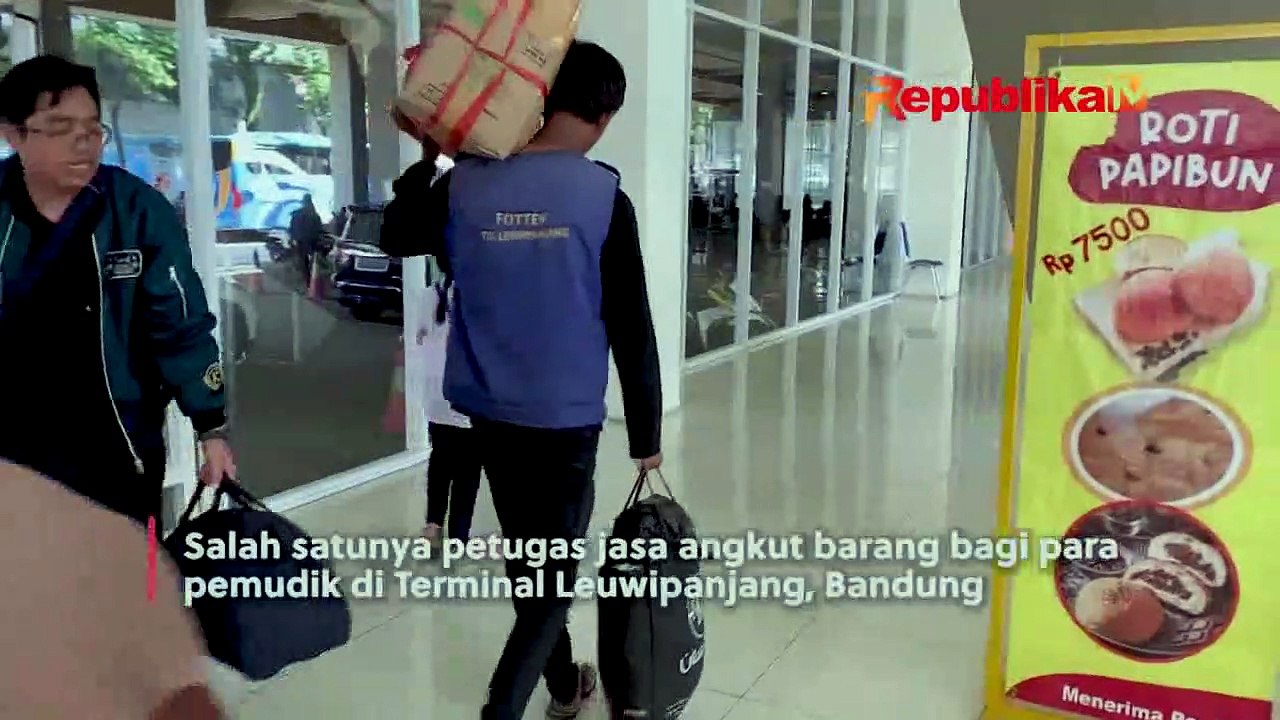Berkah Lebaran, Rezeki Bagi Para Porter Angkut Barang di Terminal ...