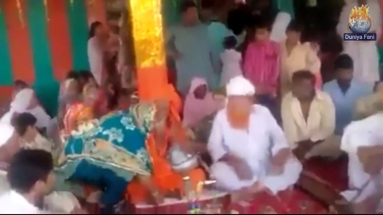 Fake Jaali Peer Sar e Aam BeSharmi Ke Record Torta Huwa Part 2 _ Duniya ...