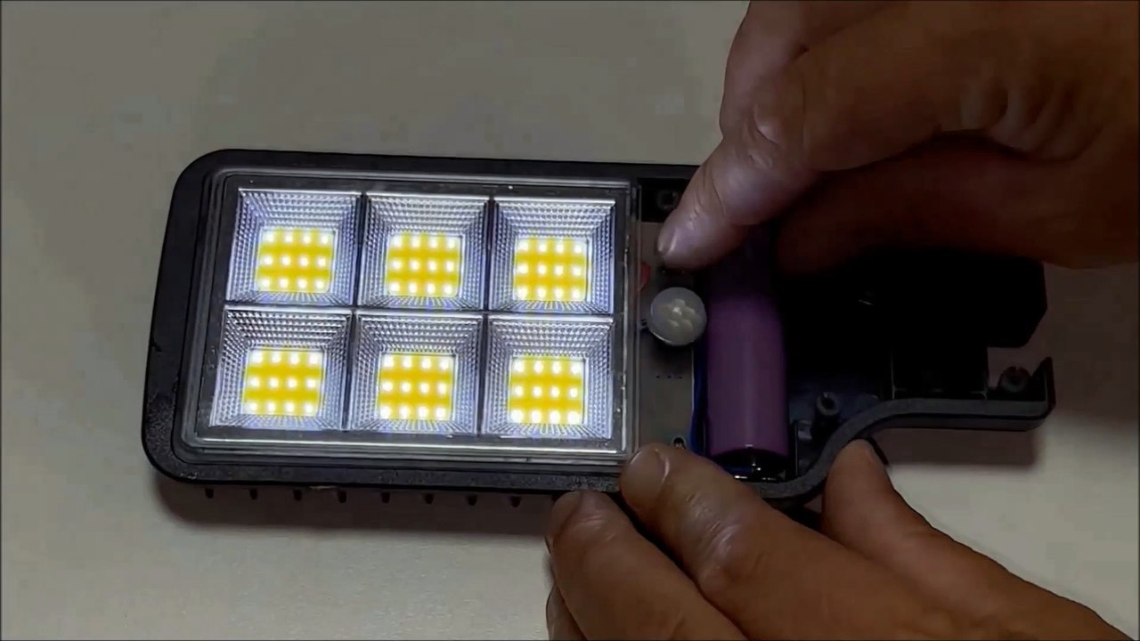 How to Replace the Rechargeable Battery in a JX 616B Solar Street Lamp ...