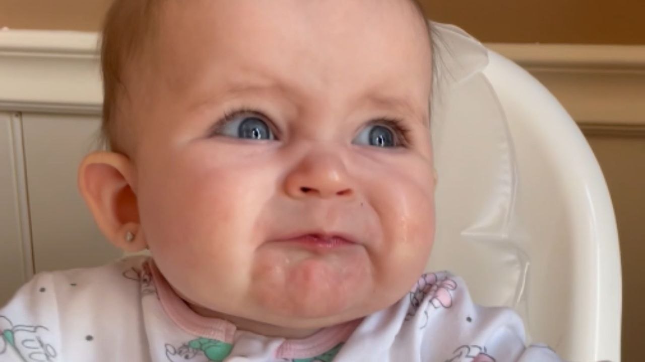 Little baby has an adorable reaction on tasting lemon for the first time - video Dailymotion
