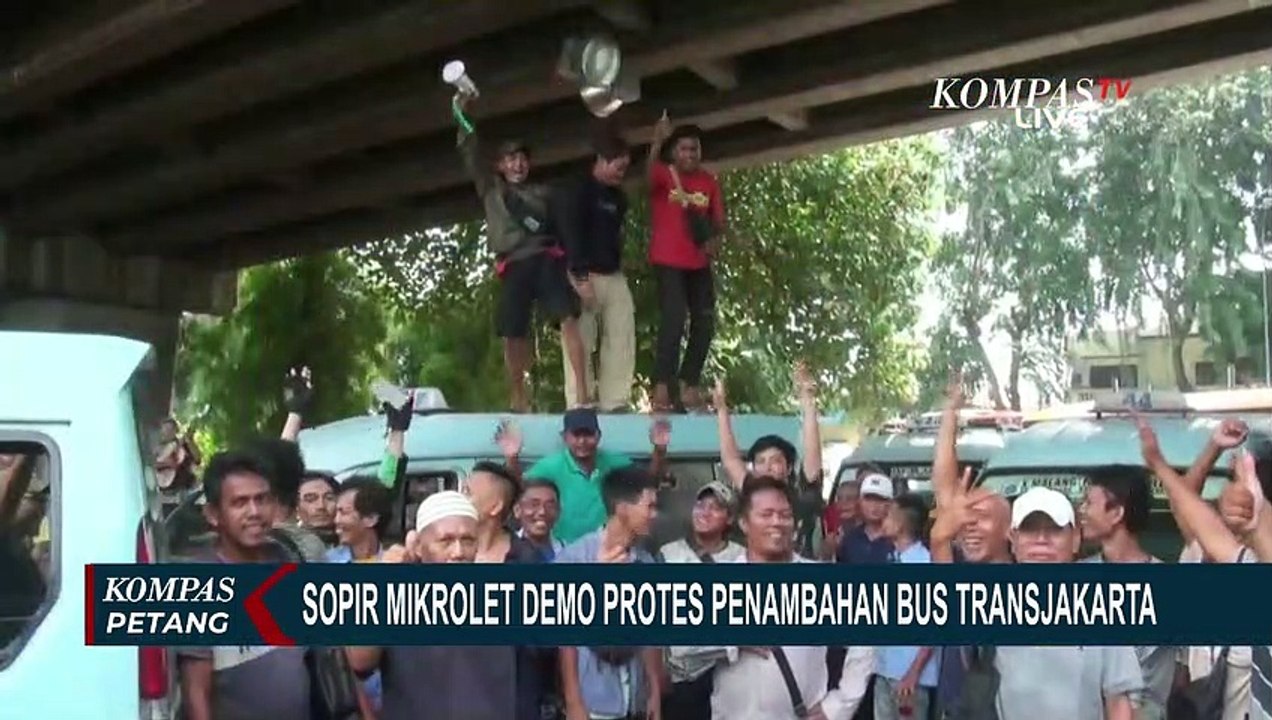 Mogok Bekerja, Sopir Mikrolet di Tebet Demo Protes Penambahan Bus ...
