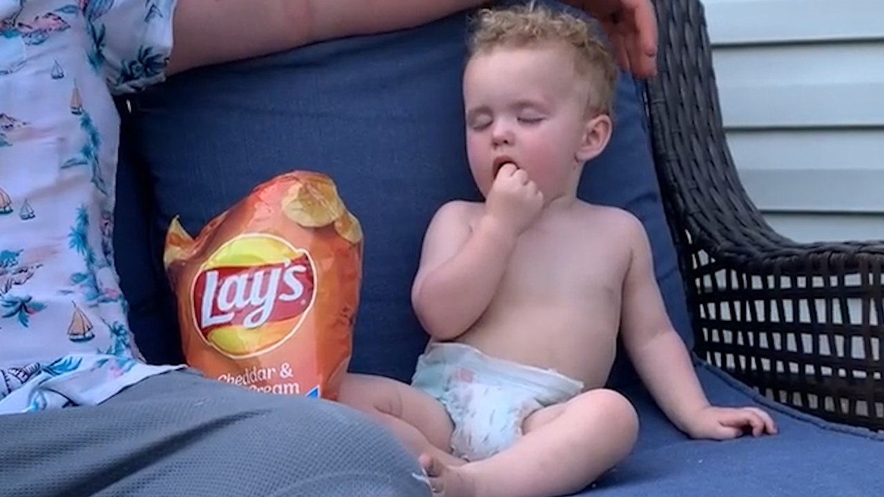 Crisps & Zzz's: Sleepy Kid's Delicious Drowsy Delight! - video Dailymotion