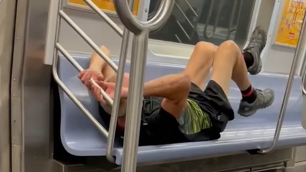 Mind the ABS! Unconventional Ab Workout Surprises Subway Passengers ...