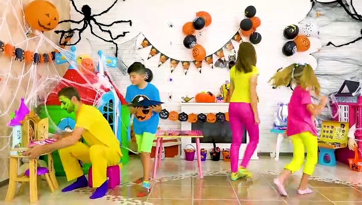 Sasha and Halloween Trick or Treat Contest and Makeup - video Dailymotion