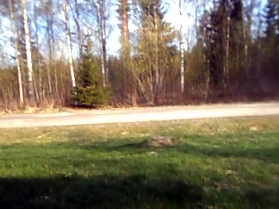 Yksinäisenä Pihassa - video Dailymotion