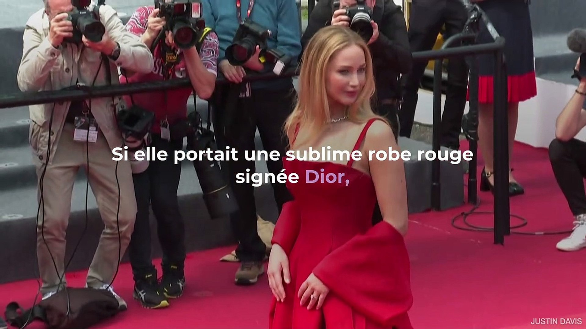 Jennifer Lawrence Dior Sur Le Tapis Rouge Una Caída Memorable En Dior