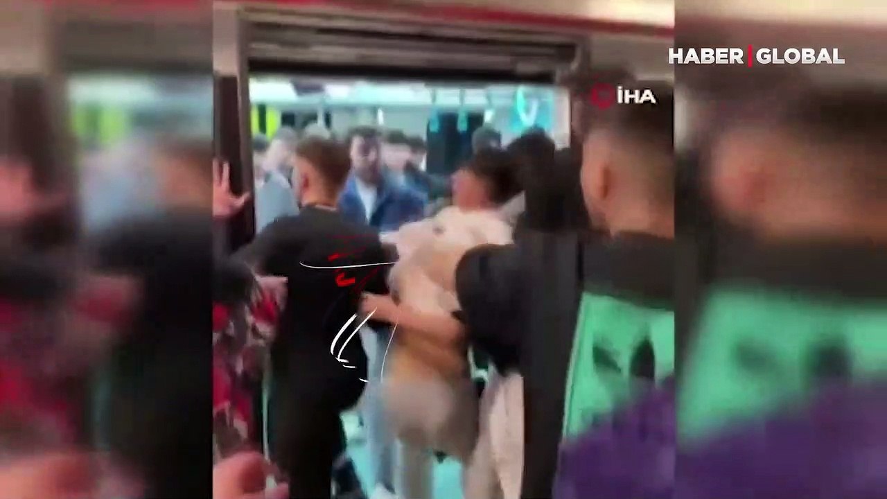 Ortalık bir anda karıştı! Marmaray'da tekmeli yumruklu kavga kameraya yansıdı - Dailymotion Video