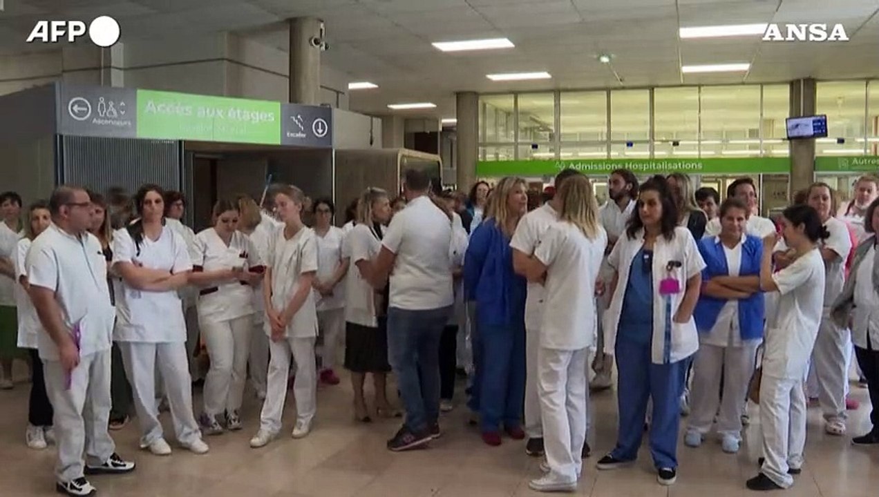 Francia, un minuto di silenzio negli ospedali per l'infermiera uccisa a ...
