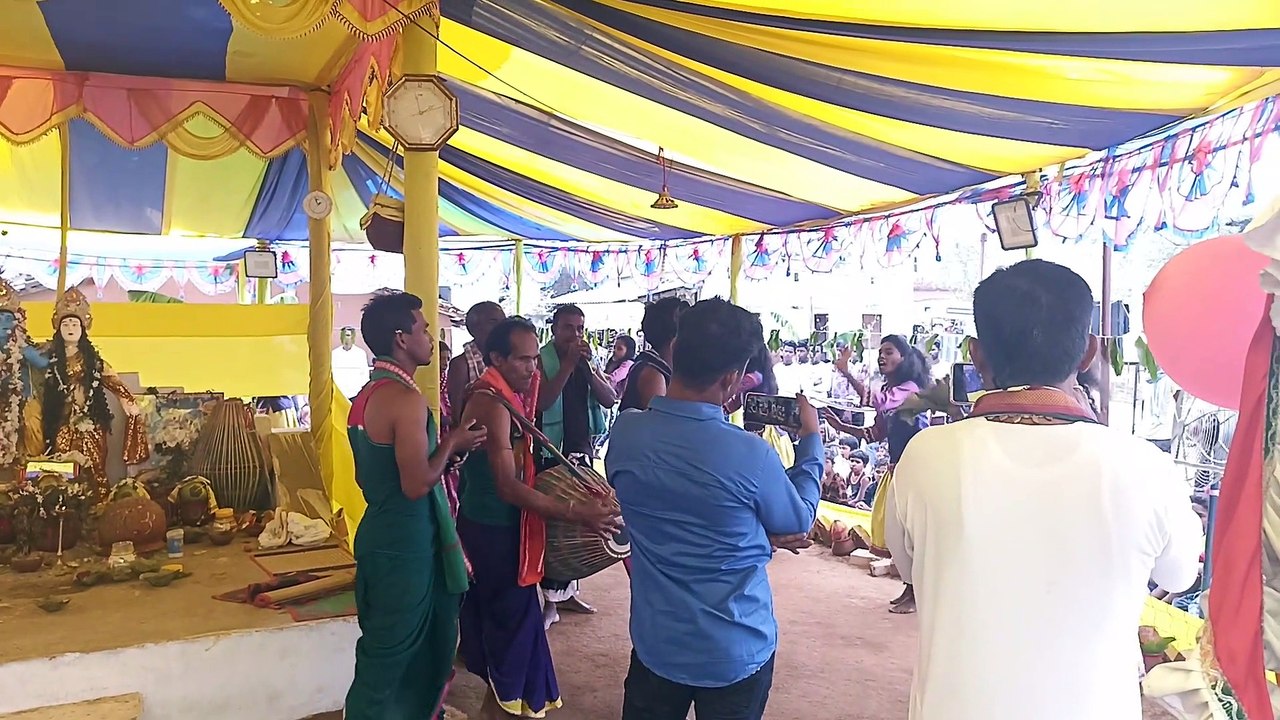 ମାଟି ଗାଁ ଝିଅ ସଂକୀର୍ତନ ପାଟି ରେକର୍ଡ ବିଟ ଡିସ୍କୋ ନାଚି | Dharmen kirtan ...