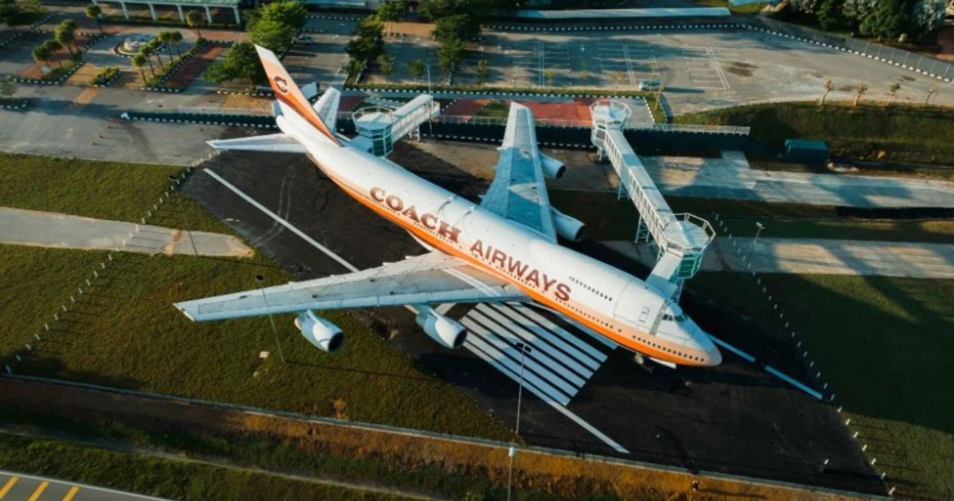 Butik Kapal Terbang Pertama di Melaka! - Video Dailymotion