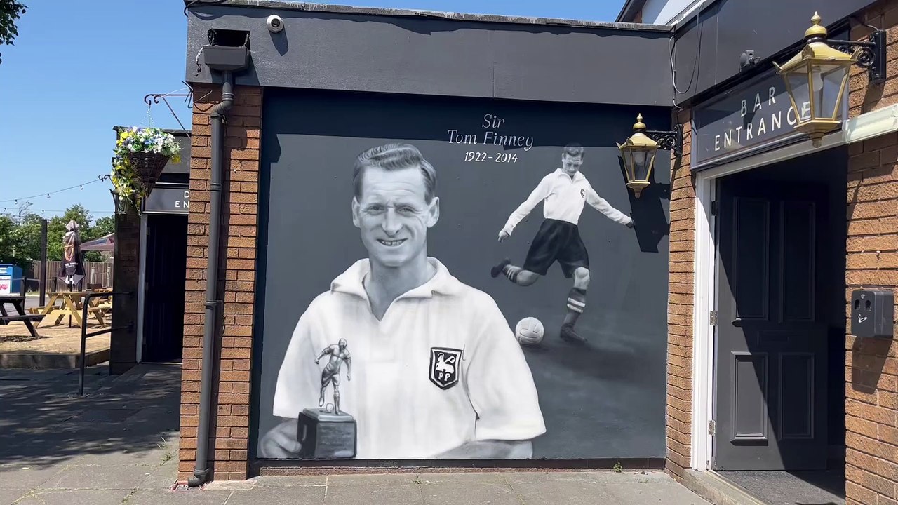 Sir Tom Finney pub murals - video Dailymotion