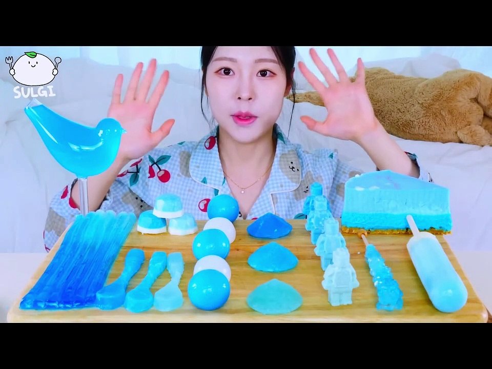 ASMR MUKBANG Blue Desserts Jelly cake, Kohakuto spoon, Jewelry ...