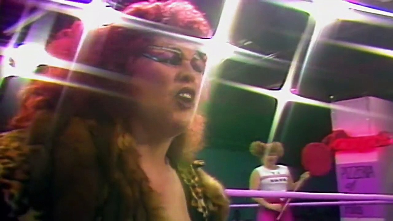 GLOW: The Story of The Gorgeous Ladies of Wrestling Bande-annonce (EN ...