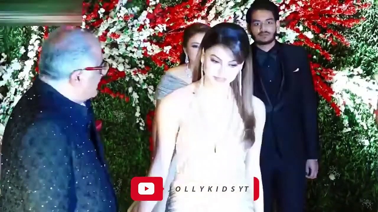 Bollywood Actress Oops Moments __ Worst Dressed Bollywood Actress HD ...