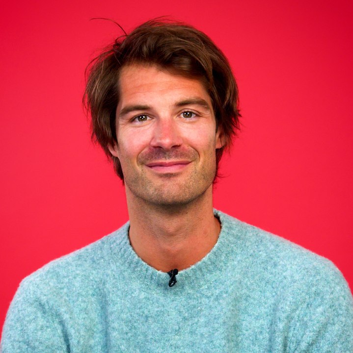 Malgré la perte de l'usage de ses jambes, Axel a trouvé la force pour ...