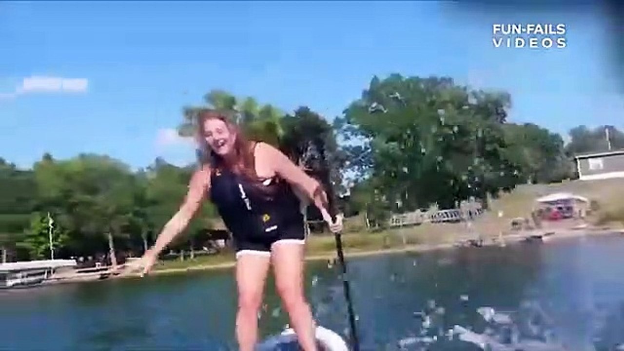 Best Girls oops Fails And oops Embarrassing Moments - Vidéo Dailymotion