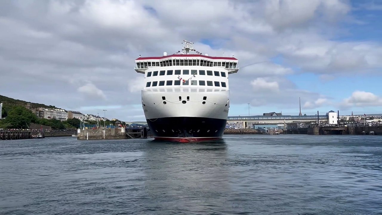 Steam Packet's new flagship Manxman arrives in Douglas Harbour for ...