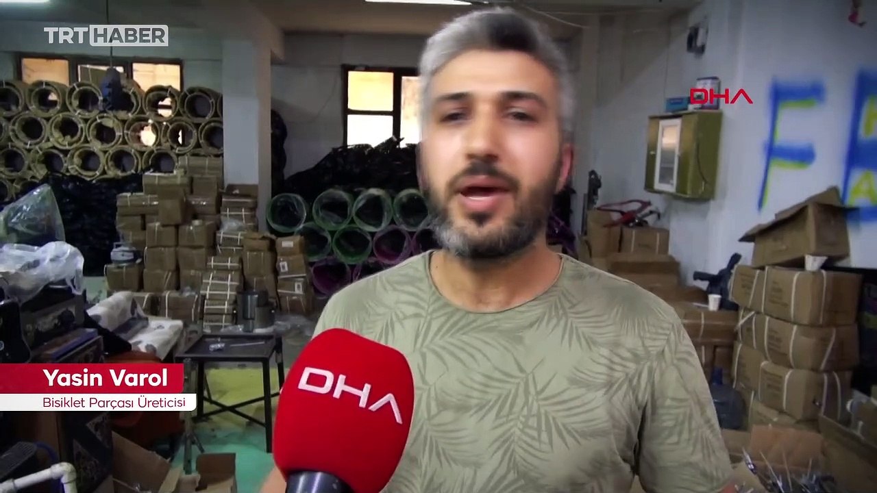 Karga yavrusuyla dostluğu görenleri şaşırtıyor - Dailymotion Video