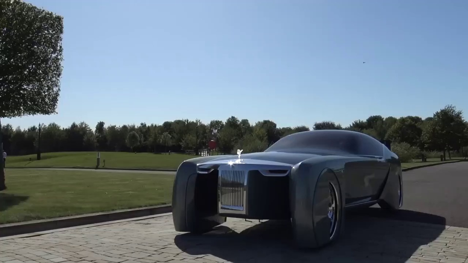 Rolls Royce Car In 2035 Youtube Rolls Royce Rejects Hybrids For Not