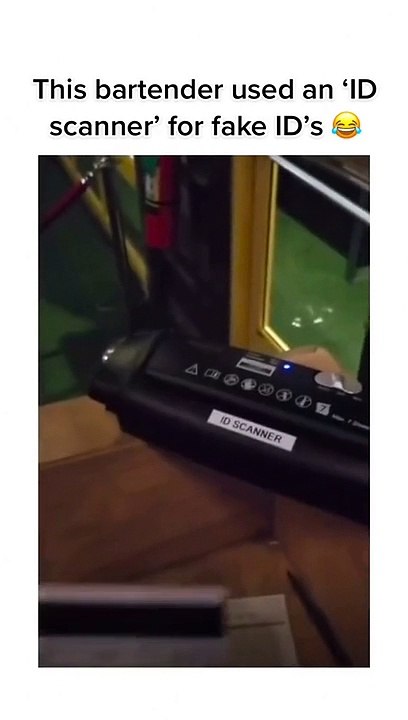 This bartender used an 'ID scanner' for fake ID's - video Dailymotion