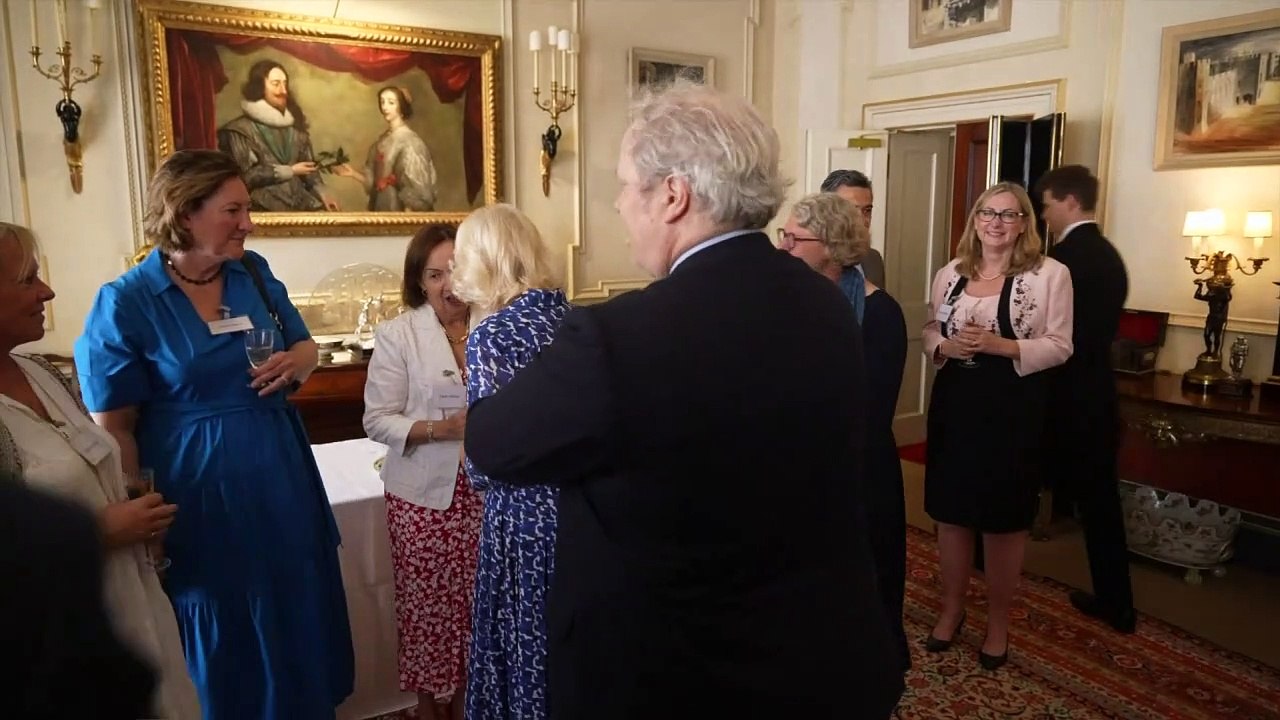 Queen celebrates 15th anniversary of writing charity - video Dailymotion