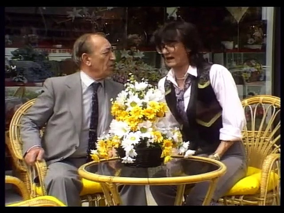ΕΡΩΤΙΑΡΗΣ ΑΠΟ ΚΟΥΝΙΑ (1989) - Β ΜΕΡΟΣ part 1/1 - Dailymotion Video