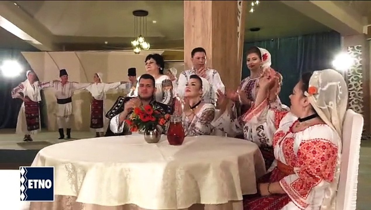 Grupul vocal „Burnasul” - Suna codrul si rasuna (Cantec din suflet de ...