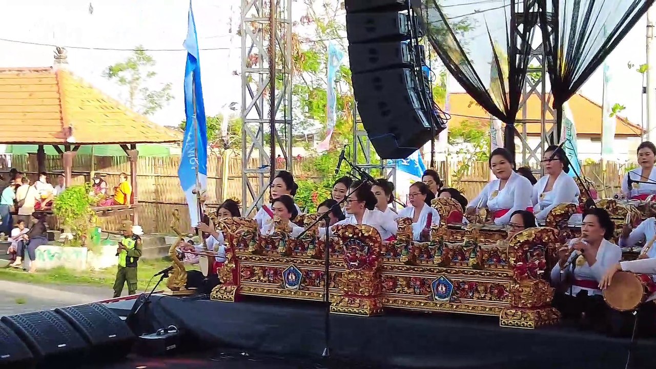 Pemain Gong Kebyar Kerauhan / Kesurupan | Pesona Budaya Mertasari Sanur ...