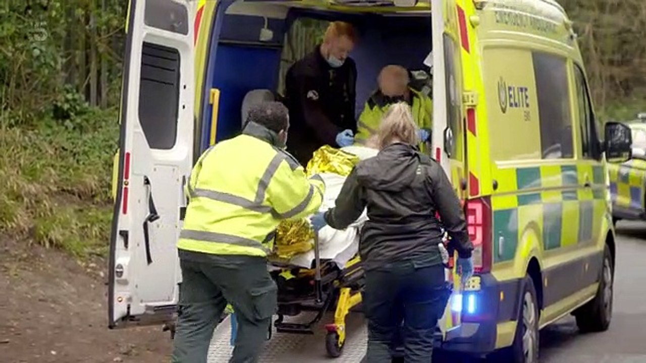 999 Emergency Call Out S01E09 - video Dailymotion