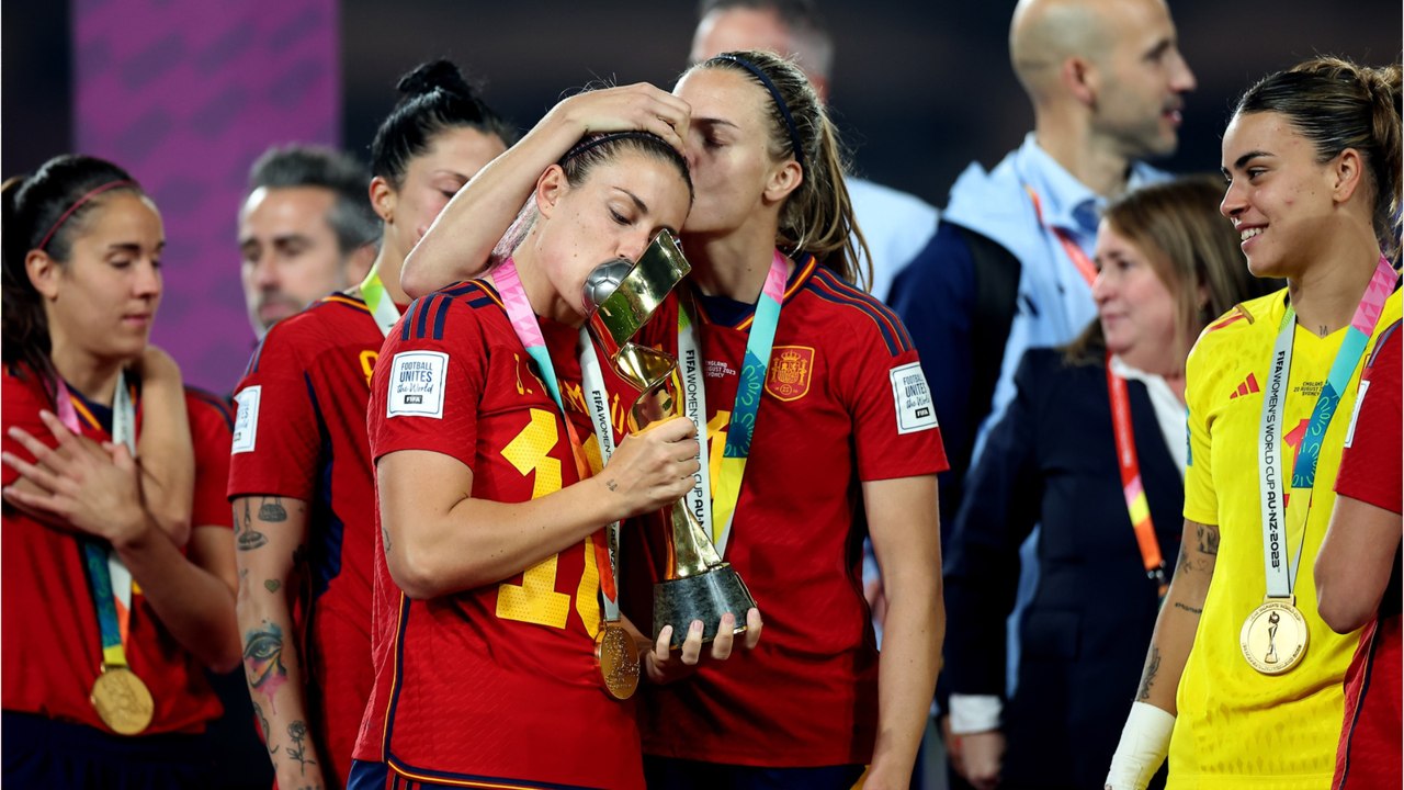 Nach WM-Skandal-Kuss: Spaniens Hermoso fordert "beispielhafte Maßnahmen" - video Dailymotion