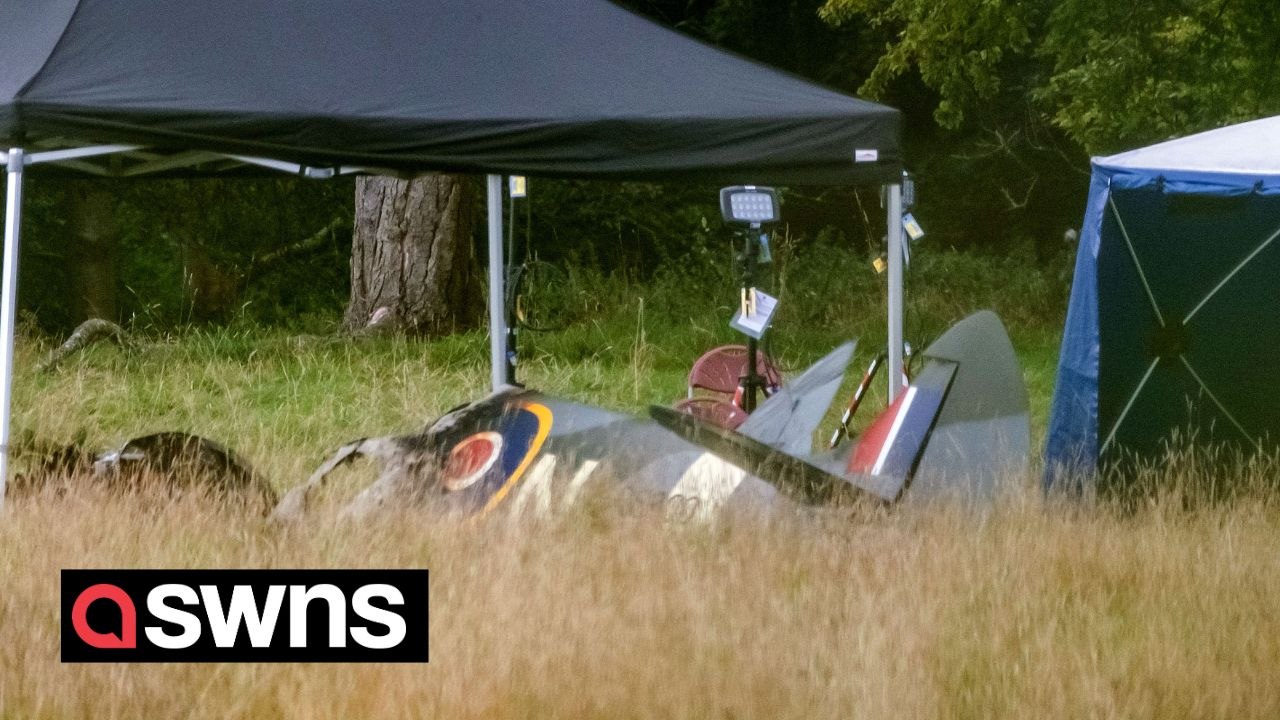 Pilot dies after replica Spitfire crashes into a field - video Dailymotion