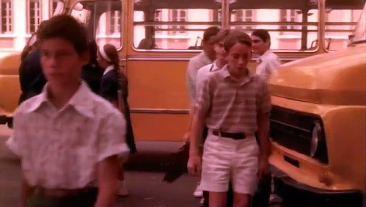 ΠΙΣΩ ΠΟΡΤΑ - 2000 - DVDRip - 720x576 - video Dailymotion