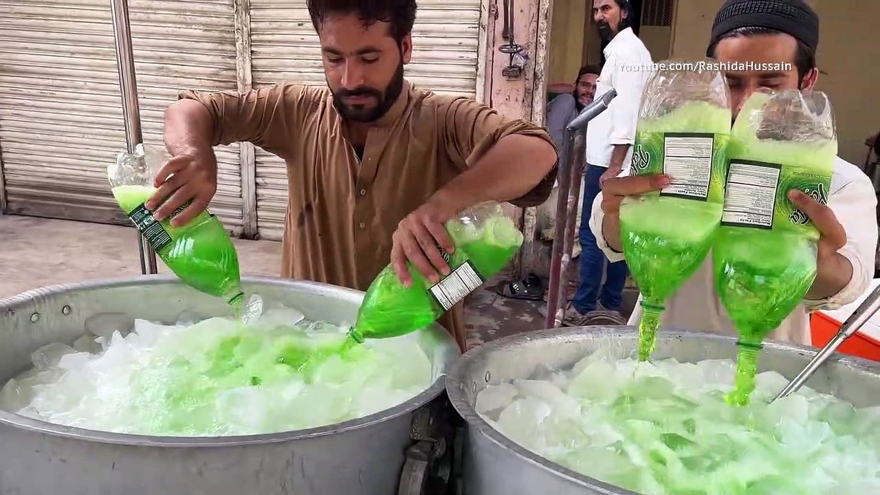 PAKOLA MILK SHAKE - Ice Pakola Juice. Refreshing Street Drink Pakola ...