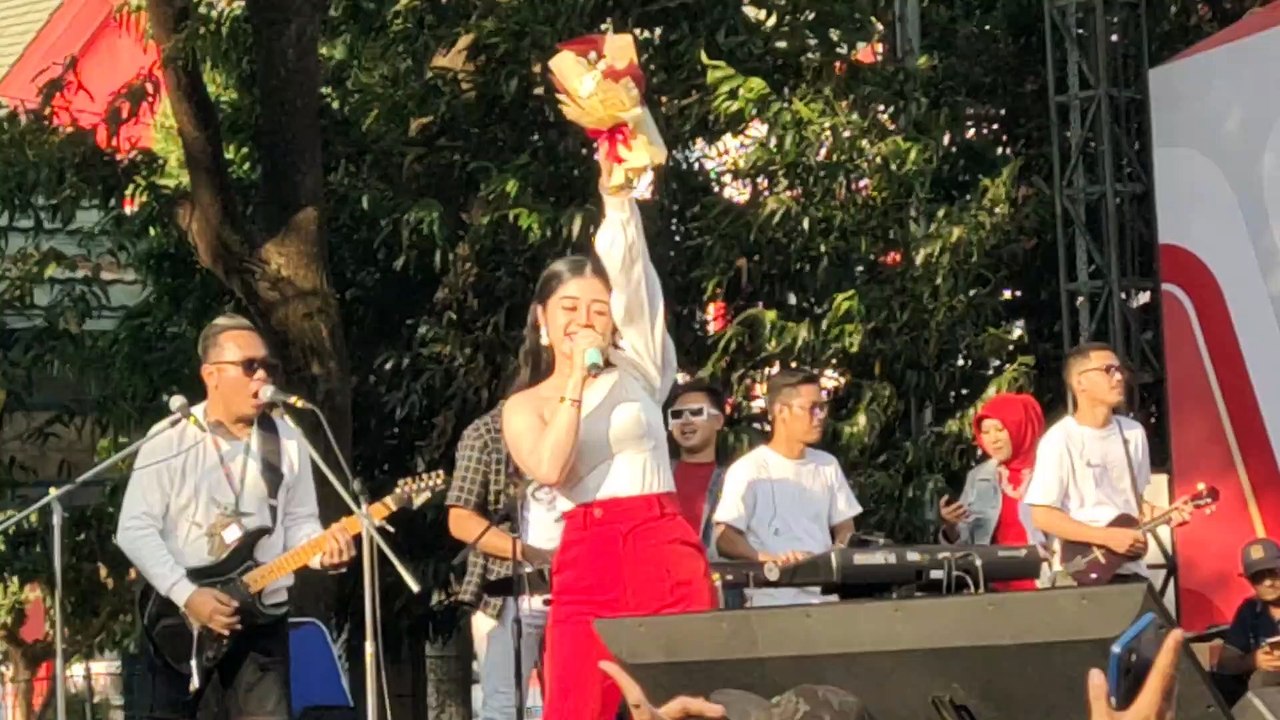 MBAK VIVI ARTIKA BERGOYANG PARGOOYYY - video Dailymotion