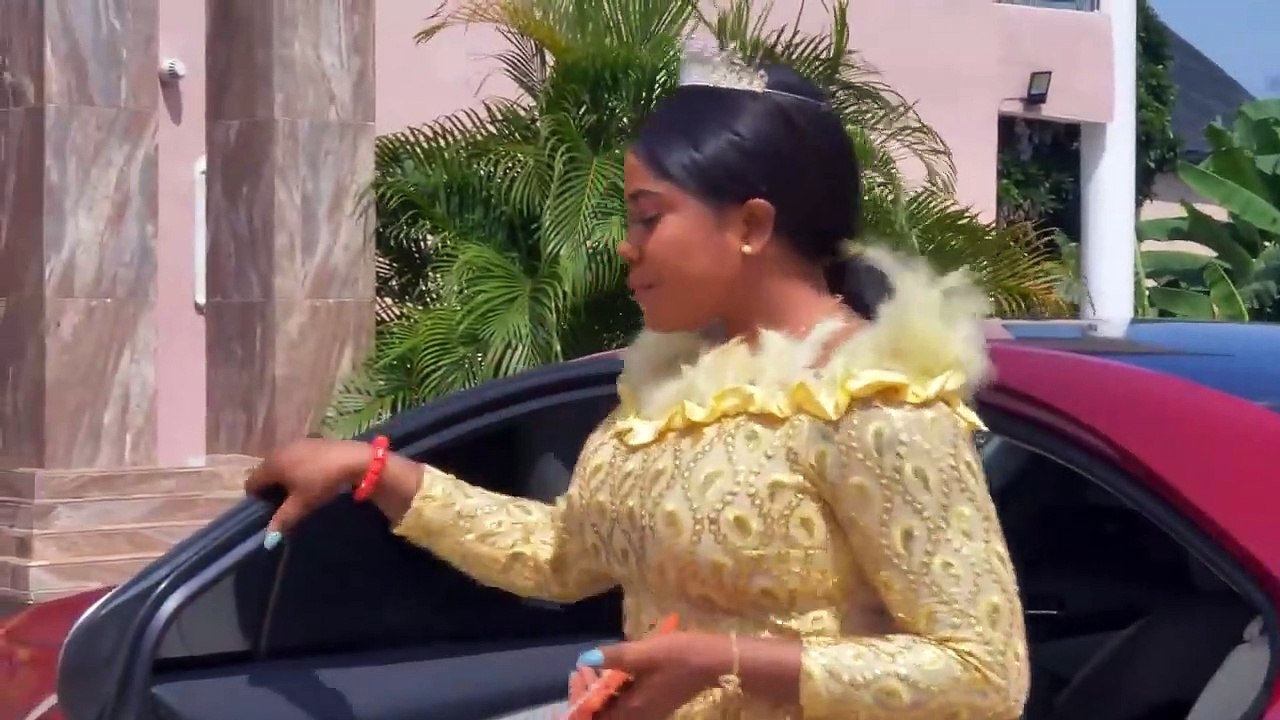 A Rich Prince Pretends 2 Be A Poor Palace Guard 2 Know D Girl That ...