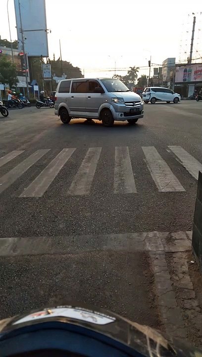 Jalan raya sepi - Video Dailymotion