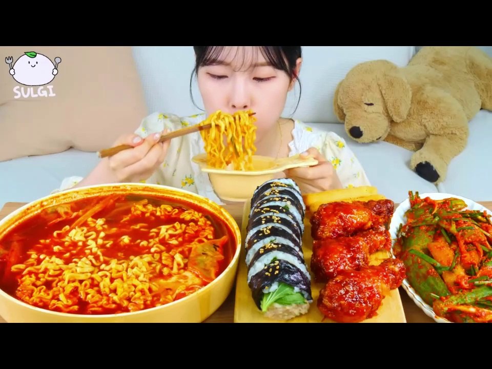 ASMR MUKBANG| Fire spicy ramen. Seasoned Chicken, Cucumber pepper ...