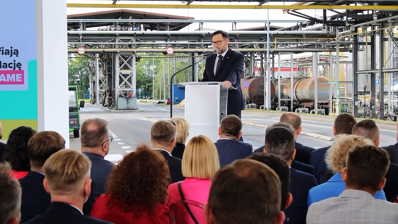 Trzebinia - wizyta prezesa Orlen w rafinerii - video Dailymotion