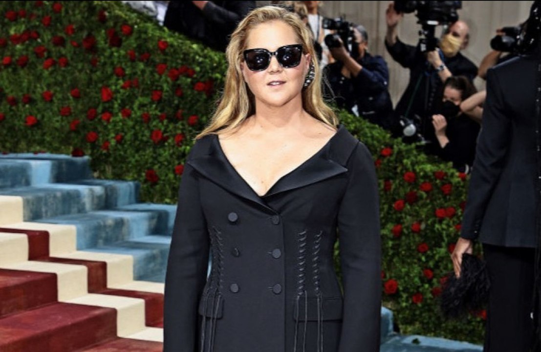 Amy Schumer warns women in their 20s: "Life is coming for you" - video ...