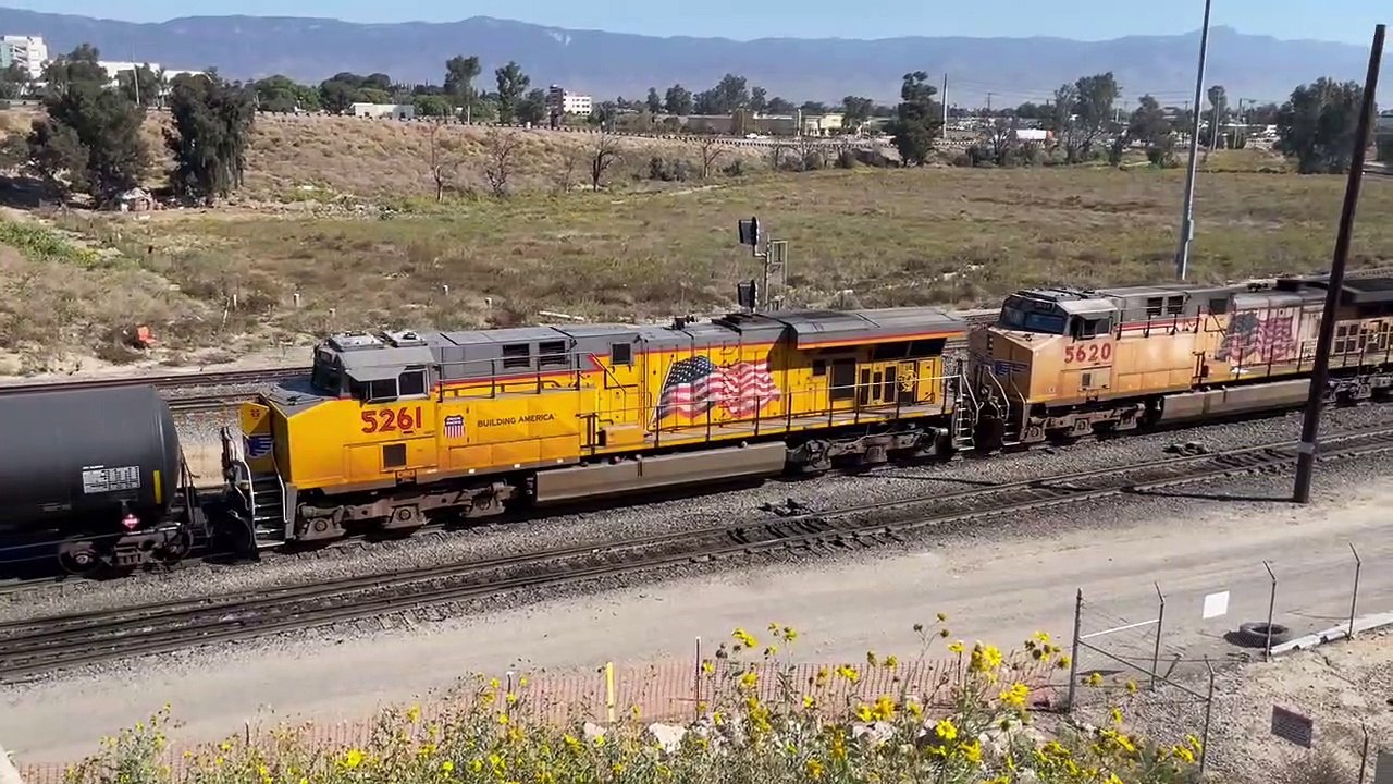 UP 5261 Departing Northbound Manifest Train - video Dailymotion