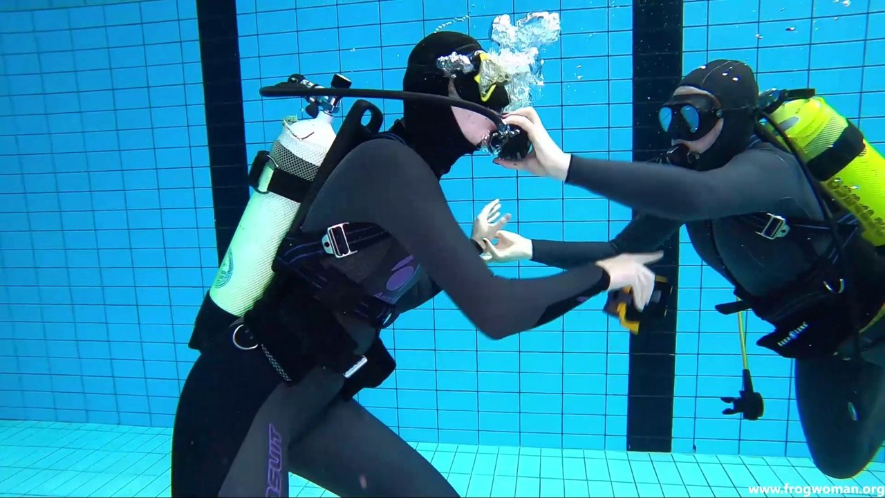 Scuba Spy, Version 2 - Trailer – A scuba fight with two female divers ...