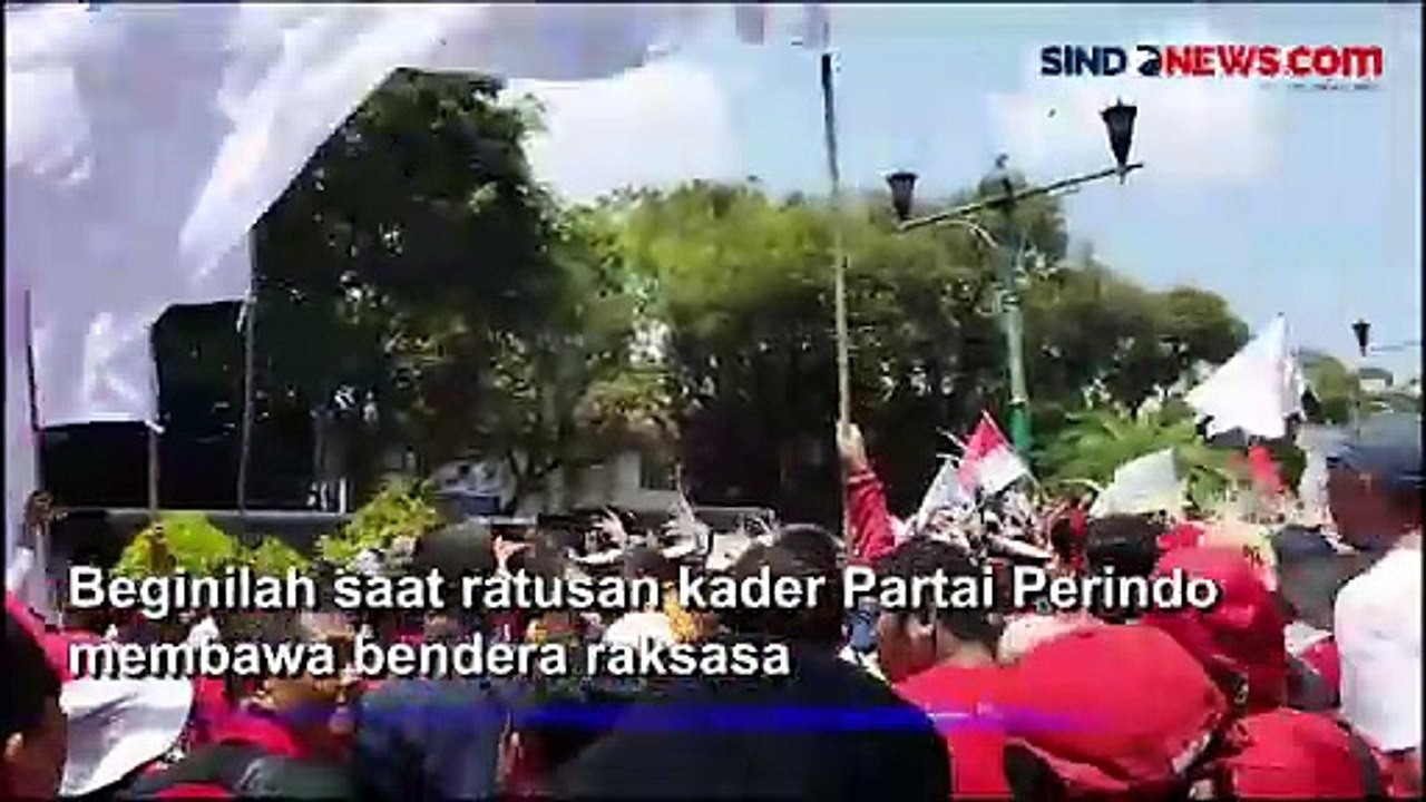 Momen Bendera Perindo Berkibar di Depan Gedung KPU Sambut Ganjar-Mahfud ...