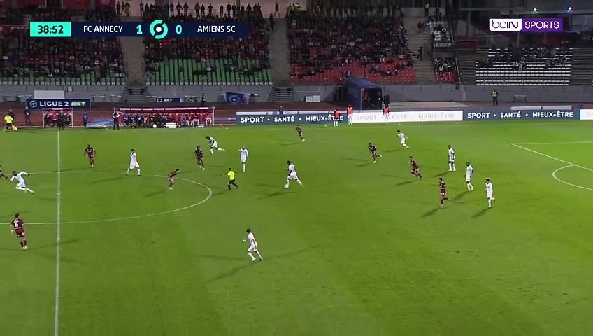 Andy Carroll loops in brilliant 45-yard goal for Amiens | Stadium Astro