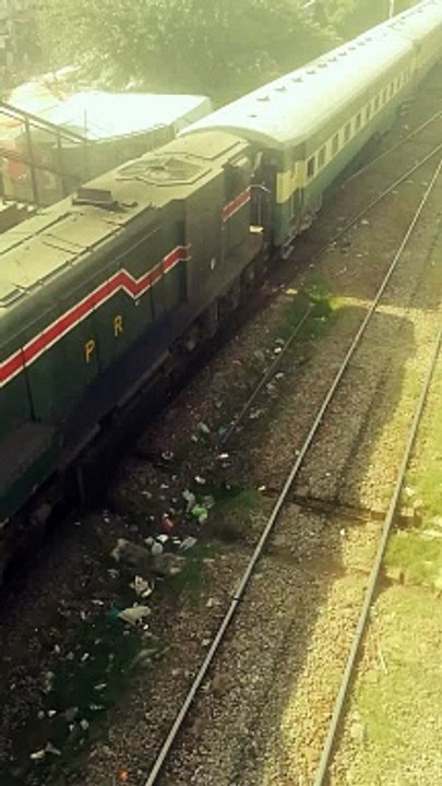 Train in Landing on Station - video Dailymotion
