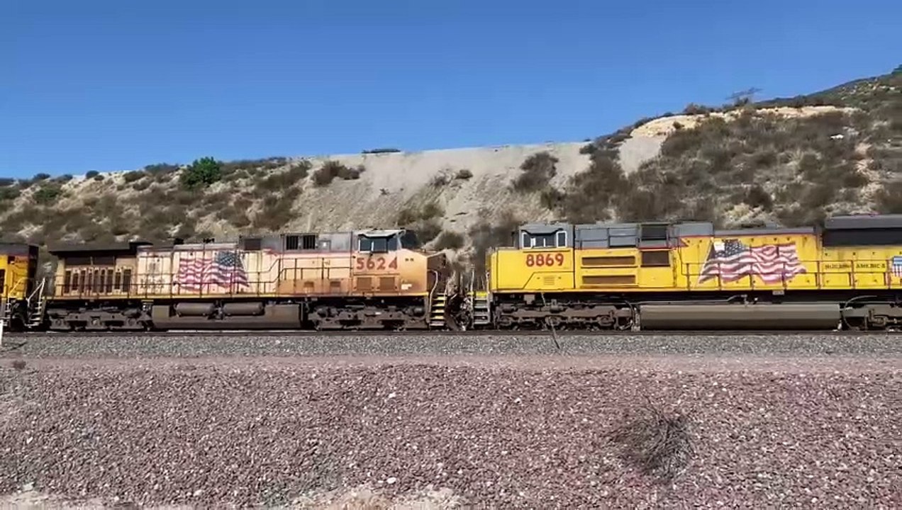 UP 7894 Leads Westbound Manifest Train Passes Through Blue Cut CA - video Dailymotion