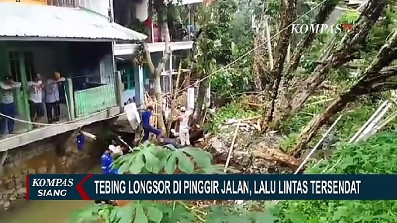 Tebing Longsor Akibat Hujan Deras di Jalan Raya Tajur, Lalu Lintas ...