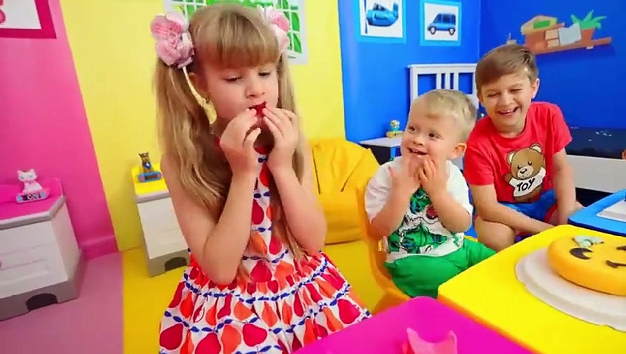 Diana Roma and Oliver Explore the Mysterious Secret Room - video ...