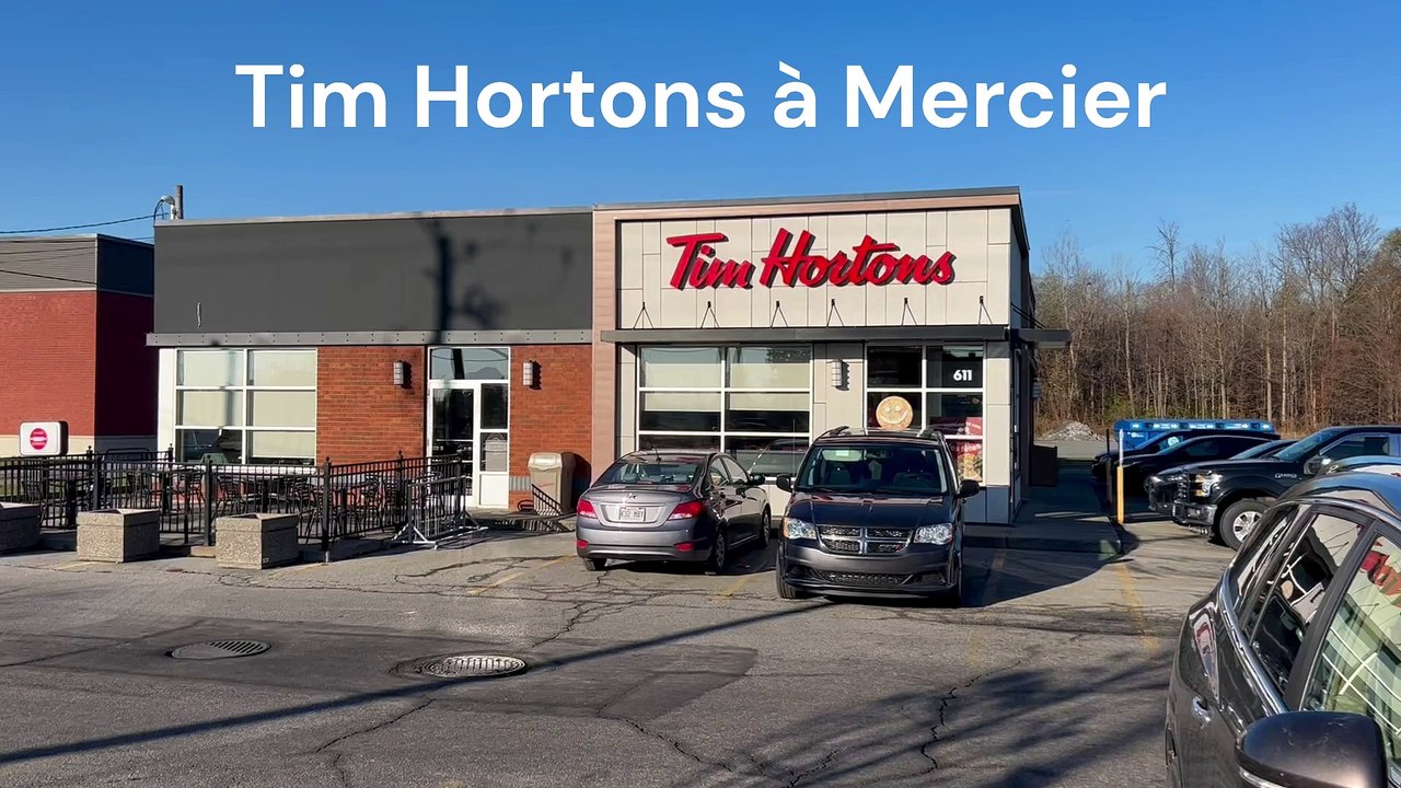 Campagne du biscuit sourire des Fêtes de Tim Hortons à Mercier - Vidéo ...