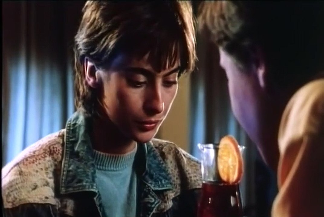ΜΕ ΜΙΑ ΚΡΑΥΓΗ - 1995 - VHSRip - 700x468 - video Dailymotion